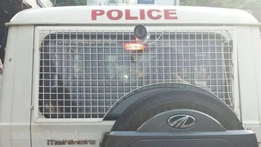 Gang opens fire at police in Manjeshwaram