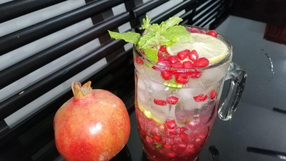 Two simple restaurant-style refreshing Mojitos | English Archives