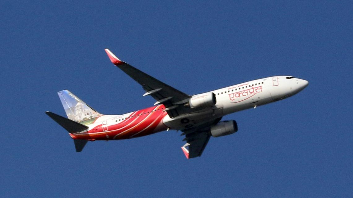 Suspected food poisoning hits passengers, crew on London-Mumbai Air ...