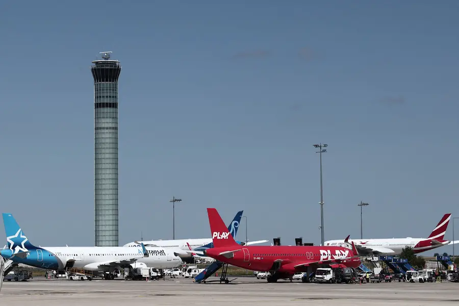 70,000 travellers affected across France as 40% of flights cancelled ...