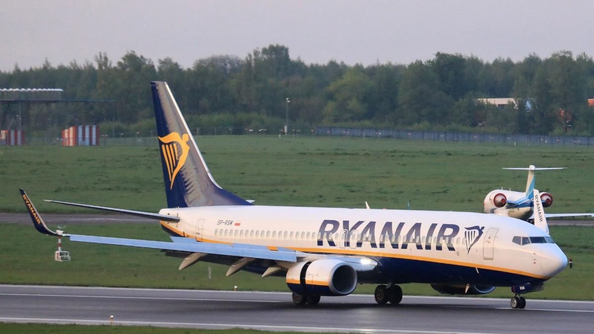 Ryanair evacuation after false fire alert injures 18