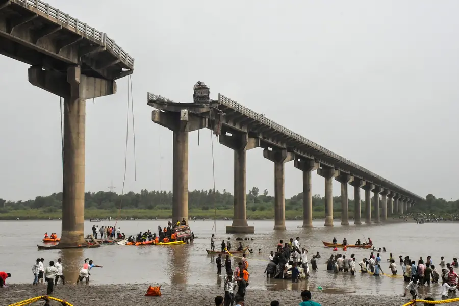 Gujarat bridge collapse: Fishermen's heroic rescue amidst tragic loss ...