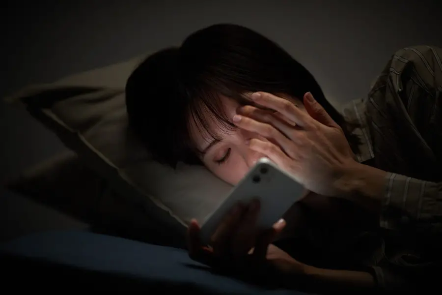 Smartphone all day? How to guard your eyes from digital strain