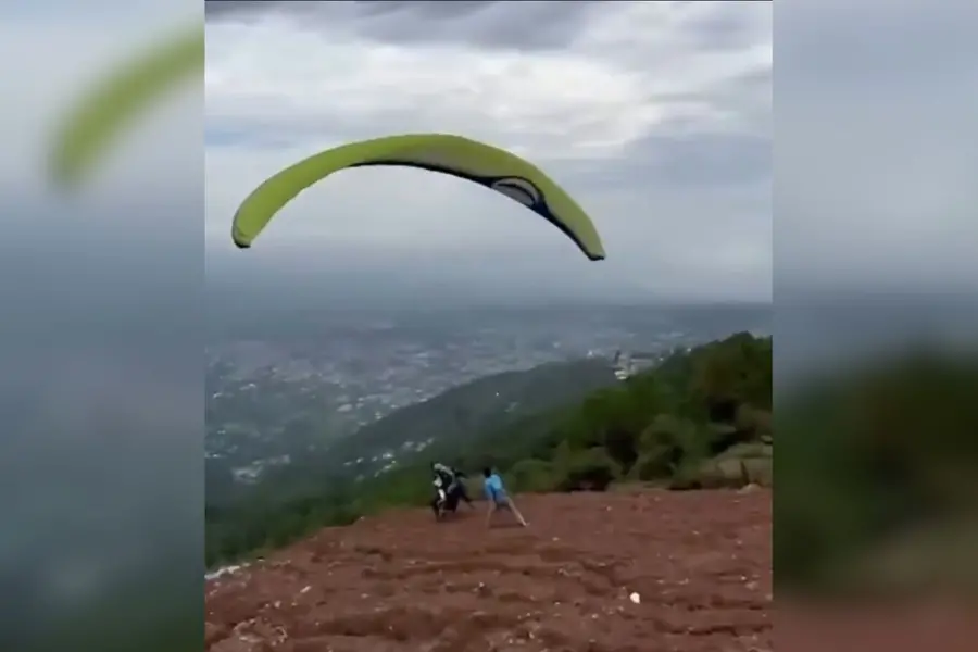 Gujarat tourist dies in Dharamshala paragliding crash; Himachal bans ...