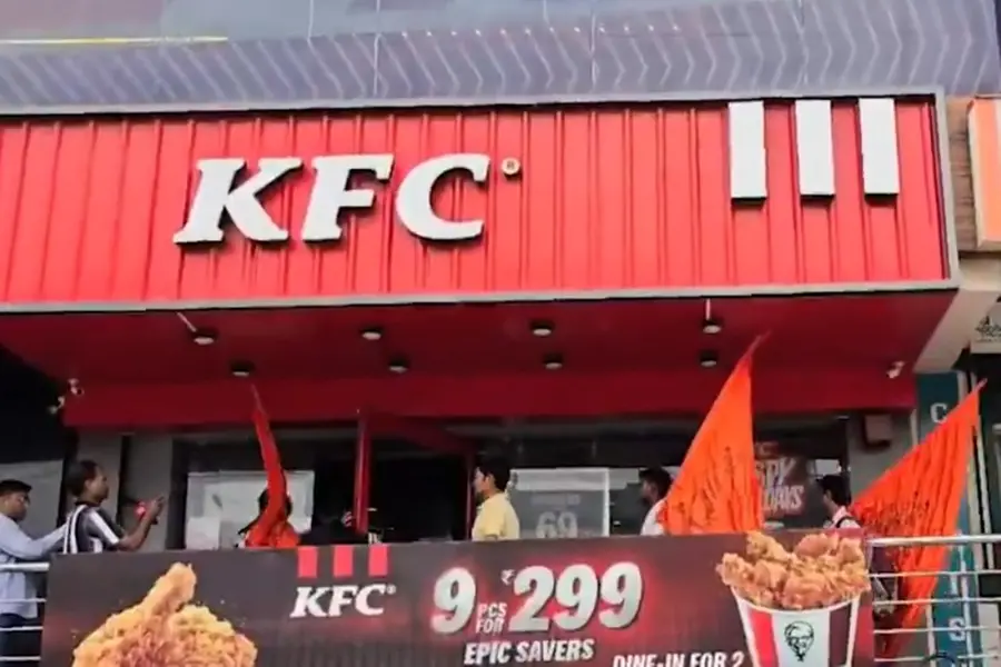 Right-wing group storms KFC outlet in UP, forces closure over non-veg ...