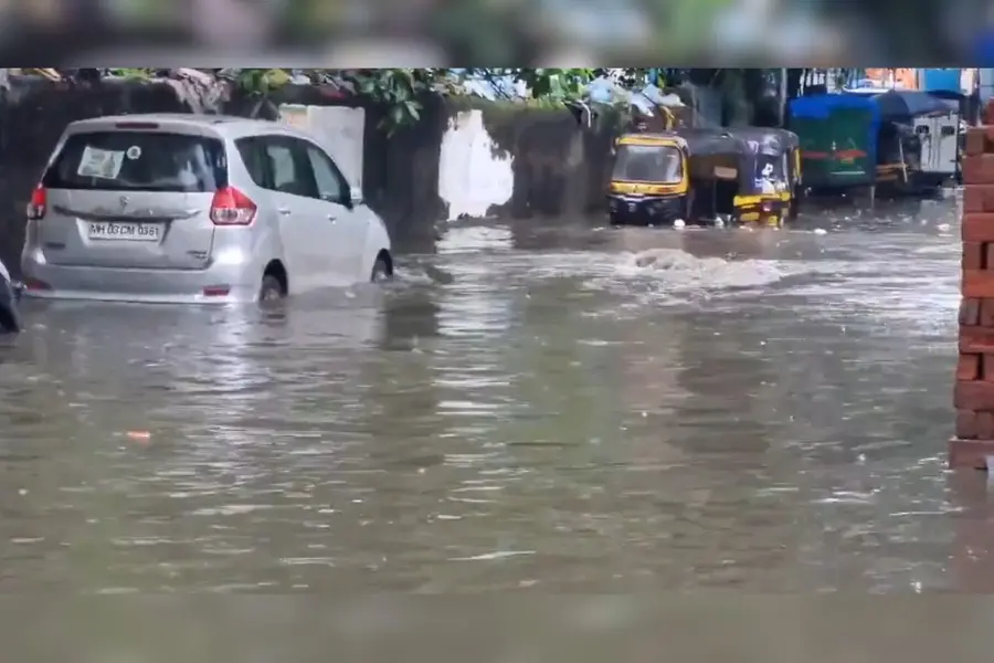Heavy rains cause waterlogging in Mumbai, affect traffic on key routes ...