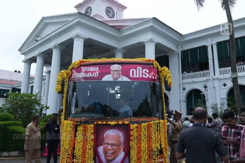 VS final journey to Alappuzha begins; Cremation at 3 pm on Wednesday ...