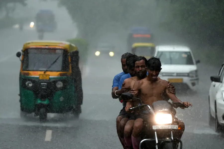 Delhi-NCR hit by heavy rainfall, widespread waterlogging brings city to a standstill