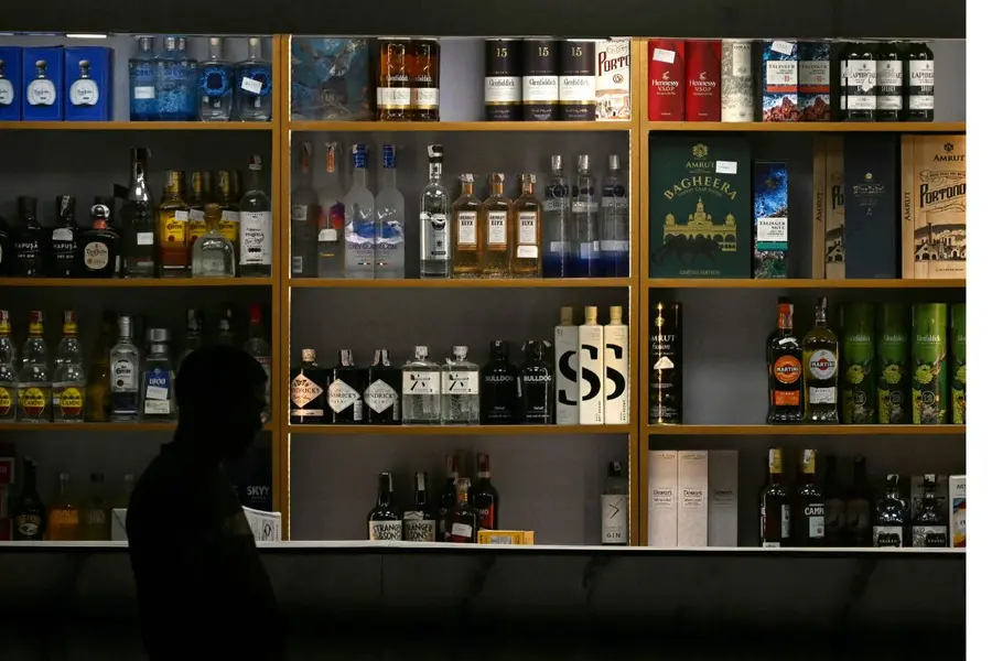 Kerala government to sell liquor above ₹800 only in glass bottles to ...