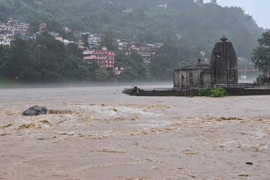 Cloudburst hits Himachal’s Kinnaur; hundreds stranded, rescue underway