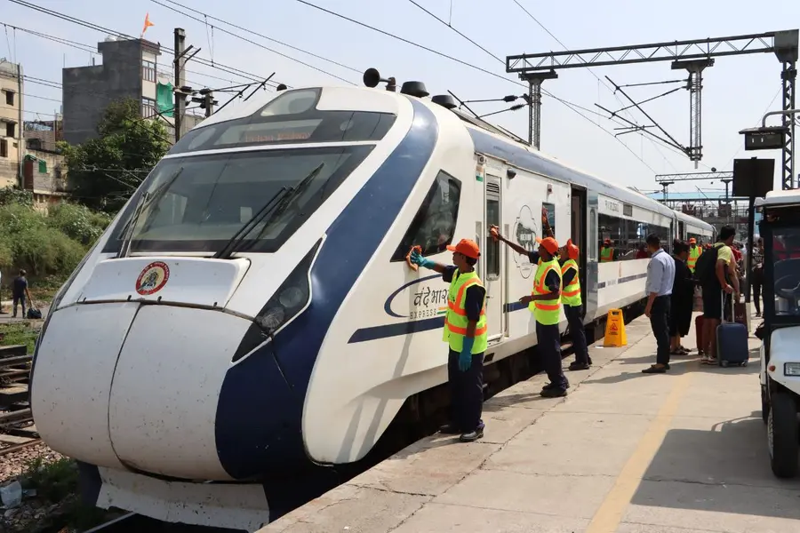 Indian Railways announces special round-trip scheme to ease festival rush, offers 20% return ...