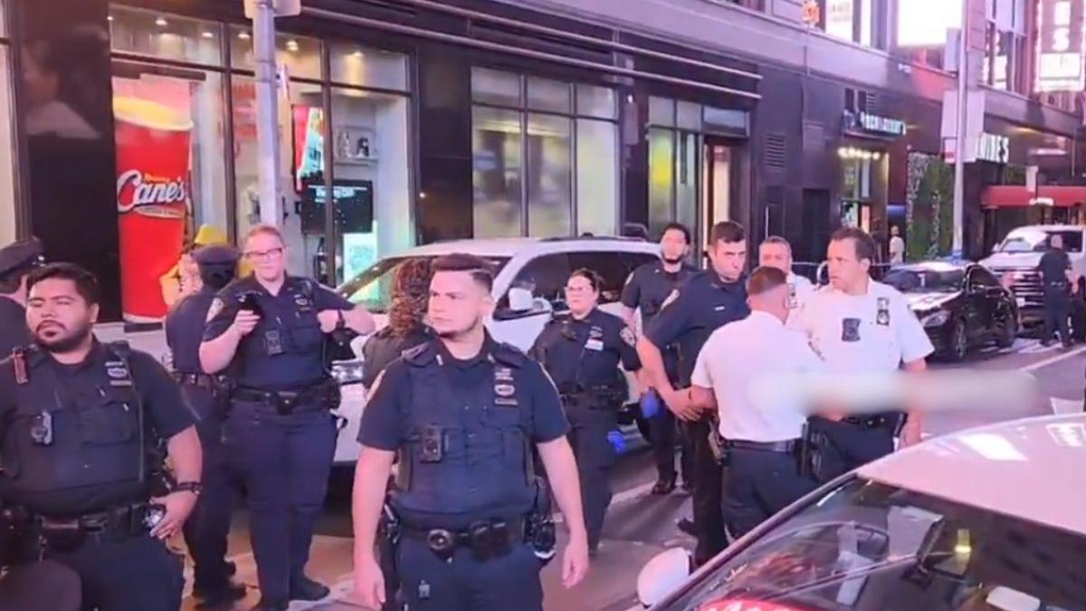 Teen opens fire in Times Square, injuring three; Suspect in custody ...