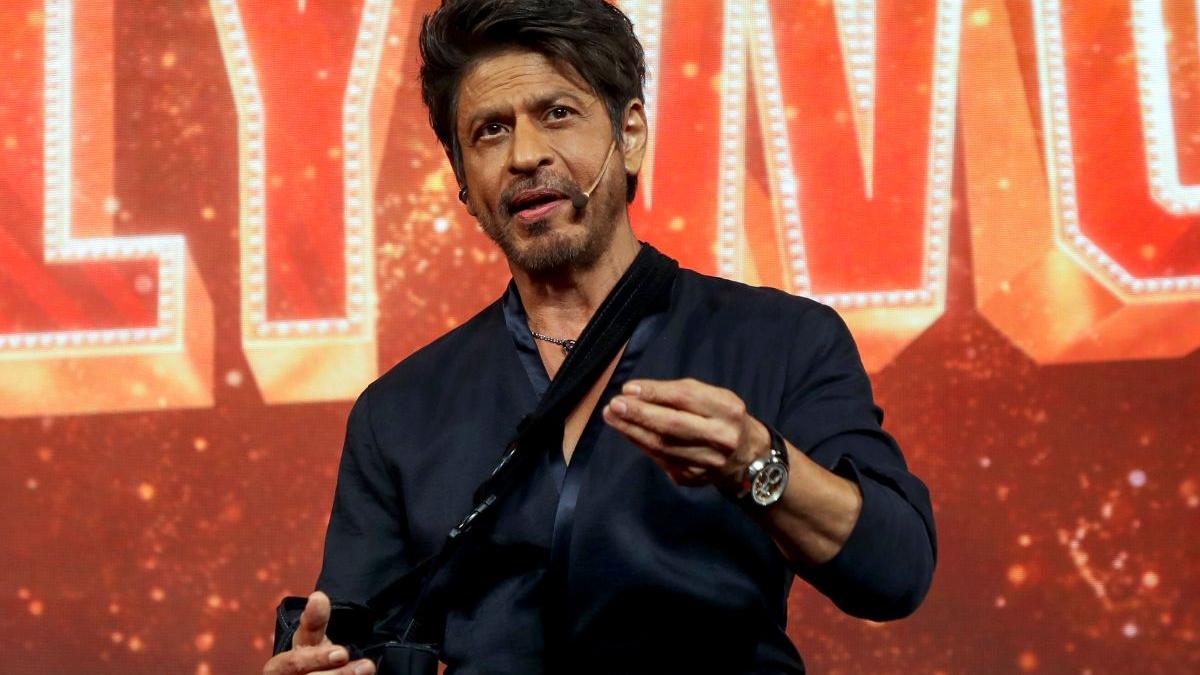 ‘My one hand is enough for picking the National Award’: SRK at preview ...