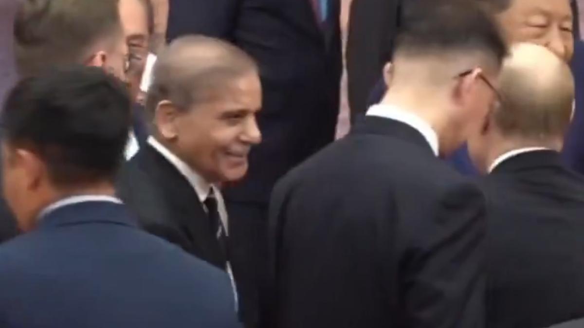 Viral clip shows Pak PM’s desperate dash for Putin’s handshake at SCO ...