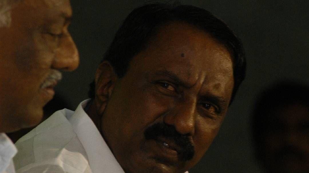 Sengottaiyan urges AIADMK to reinstate Sasikala, others for electoral ...