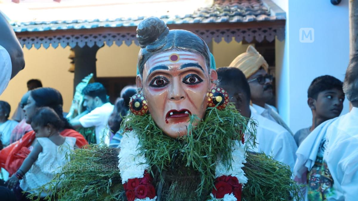 Where Gods dance among people: The tale of Thrissur’s Kummatti | WATCH ...