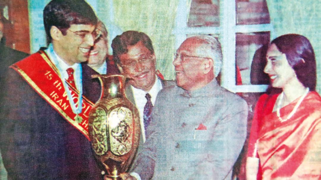 മൂന്നാം ക്ലാസില്‍ പഠനം നിര്‍ത്തി; ചെസ് ലോകം വെട്ടിപ്പിടിച്ച് ഒടുവില്‍ ആനന്ദിന്റെ ഉറ്റതോഴന്‍ വരെയായി