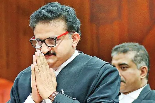കേരള പോലീസില്‍ എന്തോ ചീഞ്ഞ് നാറുന്നു; അവിശുദ്ധ ബന്ധം അന്വേഷിക്കുക ...