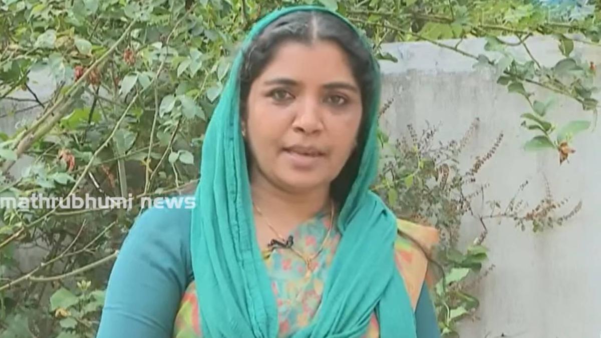 തമിഴില്‍ നോവലെഴുതി പുരസ്‌കാരങ്ങള്‍ നേടി അല്ലി ഫാത്തിമ | Mathrubhumi