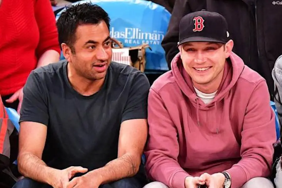 ഗേയാണെന്ന് പ്രഖ്യാപിച്ച് കാള്‍ പെന്‍; 11 വര്‍ഷത്തെ പ്രണയം വിവാഹത്തിലേക്ക്‌