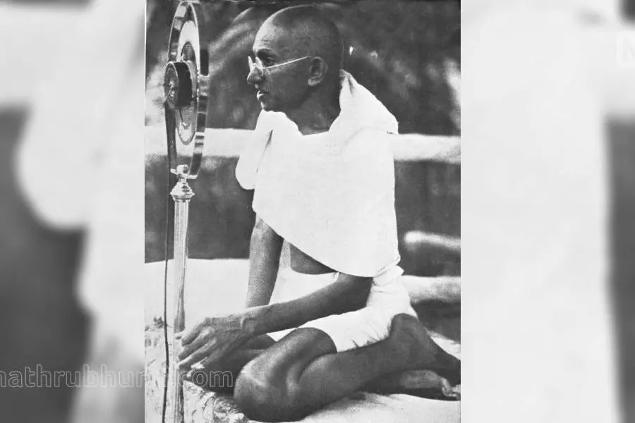 മര്‍ദ്ദനമേറ്റ് അവശനായിരിക്കുമ്പോള്‍ ഗാന്ധിജി പറഞ്ഞു:'എന്റെ ഭാവിഘാതകരെ ...
