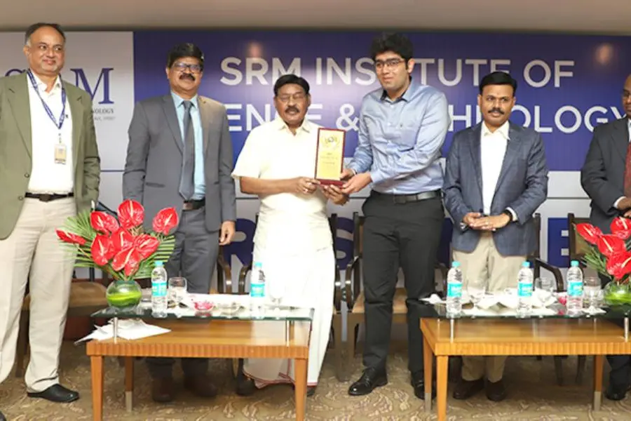 പ്രതിവര്‍ഷ ശമ്പളം ഒരു കോടി; കാമ്പസ് സെലക്ഷനിലൂടെ ആമസോണില്‍ ജോലി നേടി ...
