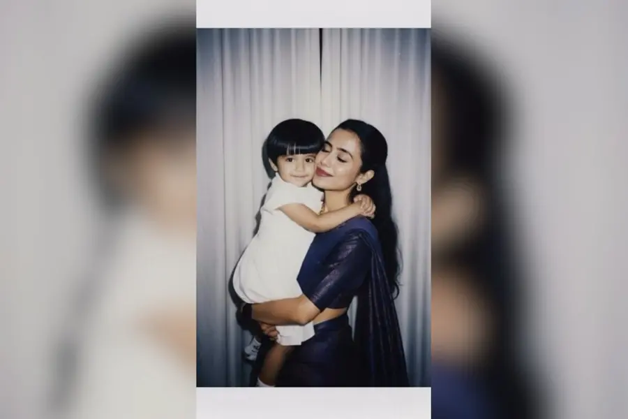 Google Gemini’s ‘hug my younger self’ trend is going viral: Use these ...