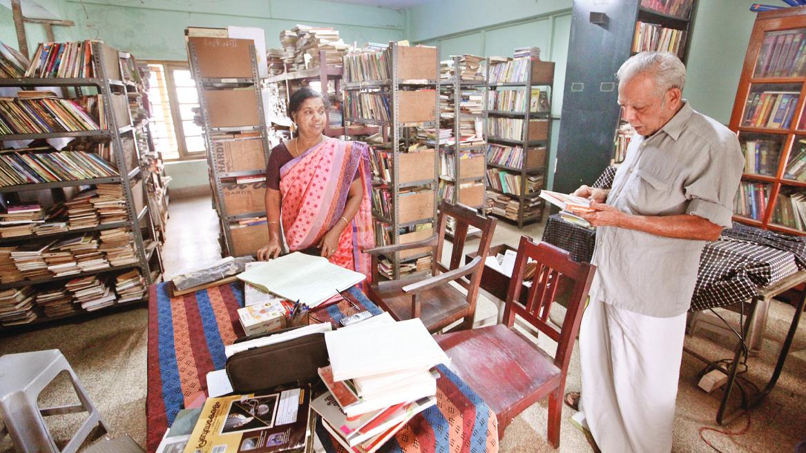 വായനശാലയ്ക്ക് പറയാനുണ്ട് വീര്‍പ്പുമുട്ടുന്ന കഥകള്‍...