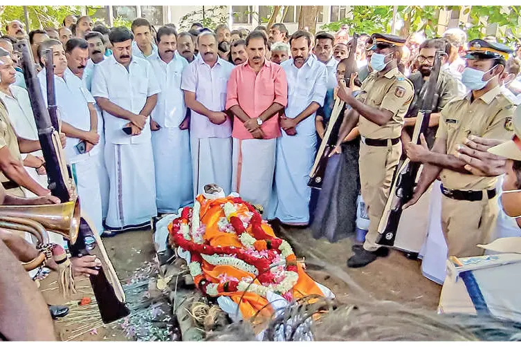 നിർമാതാവ് രവീന്ദ്രനാഥൻ നായർക്ക് ഔദ്യോഗിക ബഹുമതികളോടെ വിട ...