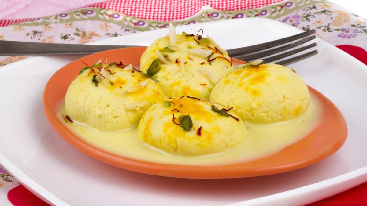 നാവില്‍ അലിഞ്ഞിറങ്ങും രുചി; റസ്മലായ് ഉണ്ടാക്കാം | Mathrubhumi