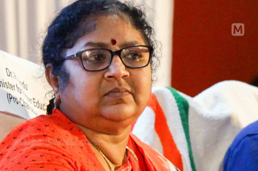 മന്ത്രി ആര്‍. ബിന്ദുവിന് കണ്ണടയ്ക്ക് 30,500 രൂപ; സാമൂഹിക മാധ്യമങ്ങളില് ...