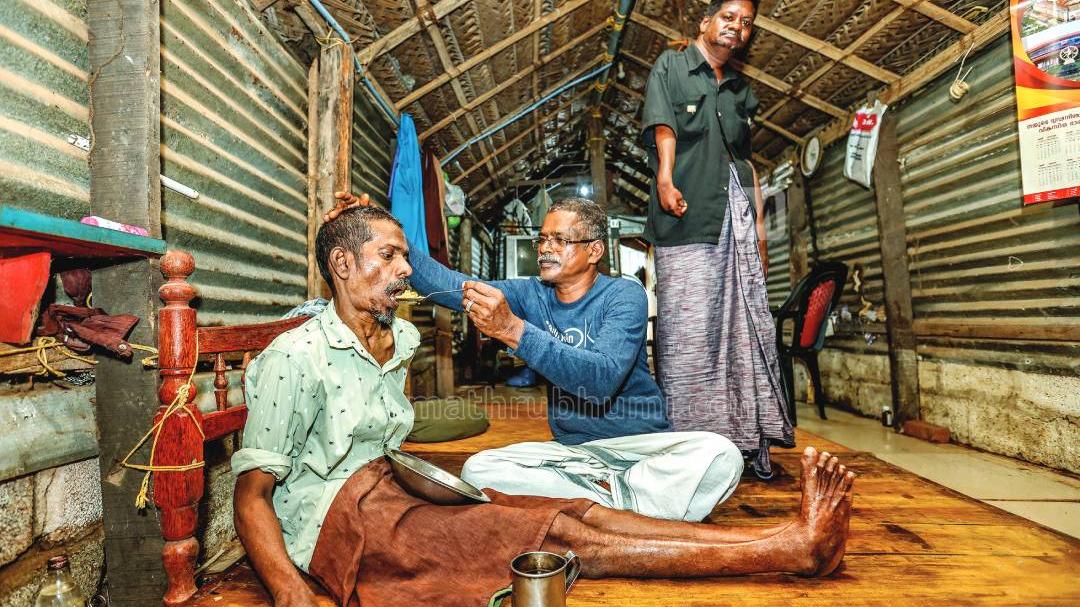 ചേട്ടനാണ് ഇവർക്ക് അച്ഛനും അമ്മയും; വെല്ലുവിളികളോടു തോൽക്കാതെ ...
