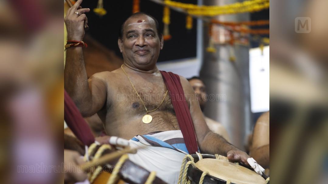 പഴമയുടെ ചെടിപ്പിലമര്‍ന്നുപോയ ചെണ്ടയുടെ സാധ്യതകളിലേക്ക് കൊട്ടിക്കയറിയ ...