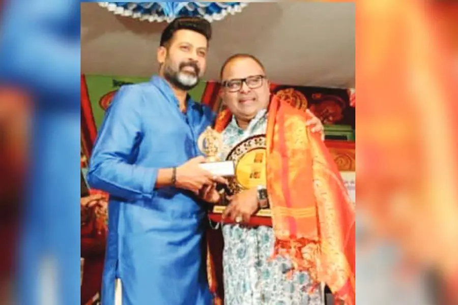 'ശ്രീകോവില്‍ നടതുറന്നു...' ഓര്‍മകള്‍ പങ്കുവെച്ച് വൈകാരികമായി പാടി ...