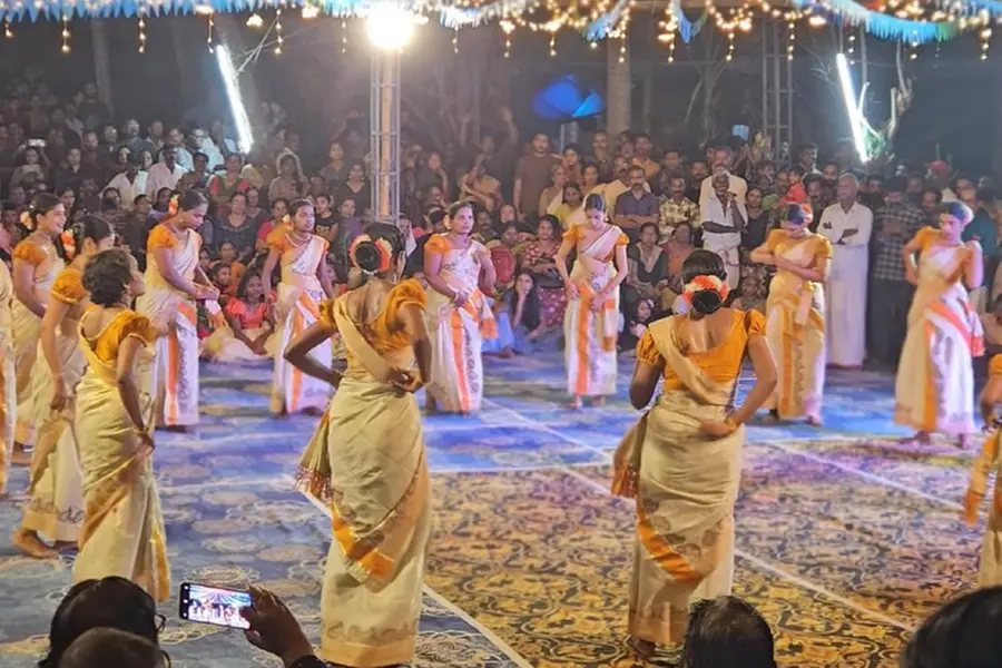 ട്രെന്‍ഡിങായി കൈകൊട്ടിക്കളി, കൊഴുപ്പേകി കലാഭവന്‍മണിയുടെ പാട്ടുകളും ...