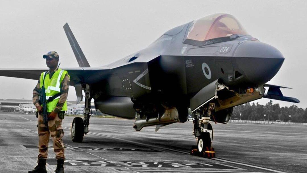 F 35 തിരുവനന്തപുരത്ത് എത്തിയിട്ട്‌ 48 മണിക്കൂര്‍, കാവലിന് CISF ...