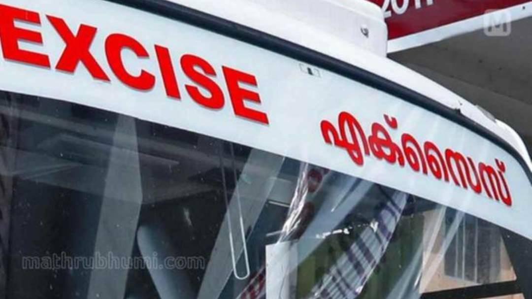 മാഹിയിൽനിന്ന് ലോറിയിൽ കടത്തുകയായിരുന്ന വിദേശമദ്യവുമായി തമിഴ്നാട് ...