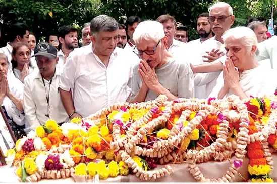 വിമാനാപകടം: പൈലറ്റിന്റെ സംസ്കാരച്ചടങ്ങില്‍ കമ്പനി പ്രതിനിധികളാരും ...