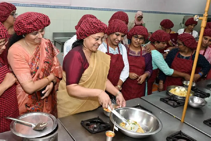 ആരോഗ്യകരവും രുചികരവുമായ ബിരിയാണി ഇനി അങ്കണവാടിയിലും; രുചിച്ച് നോക്കി ...