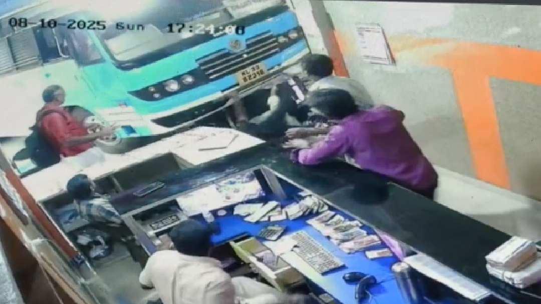 കട്ടപ്പനയിൽ നിയന്ത്രണം നഷ്ടപ്പെട്ട സ്വകാര്യബസ് ടെർമിനലിലേക്ക് ...