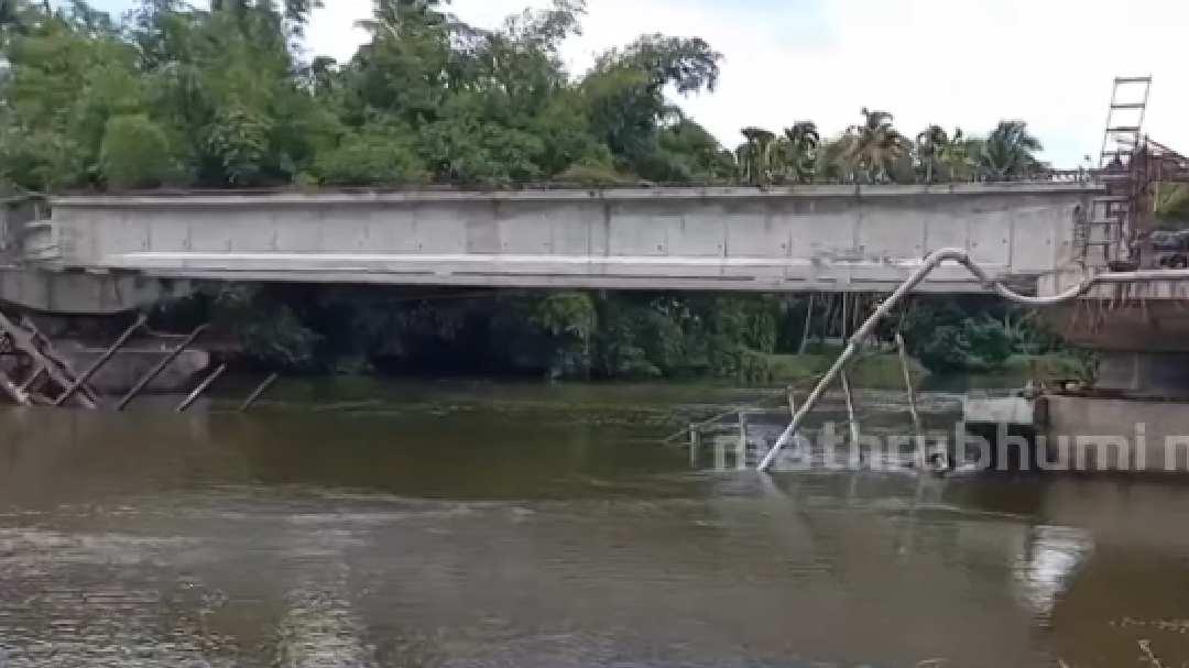 ആലപ്പുഴയിൽ പാലം തകര്‍ന്ന് രണ്ടുപേർ മരിച്ച സംഭവം; കരാറുകാരനെ ...