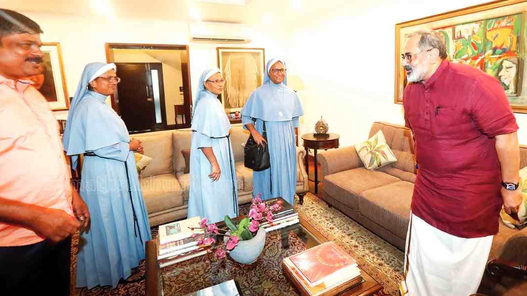 ഛത്തീസ്ഗഢിലേത് മതപരിവർത്തനം തന്നെ; സംഘപരിവാർ വാരികയിൽ ലേഖനം | Mathrubhumi