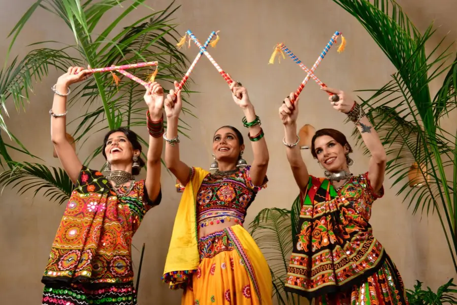 Navratri alert: Bhilwara Garba venues enforce strict Aadhaar & dress ...