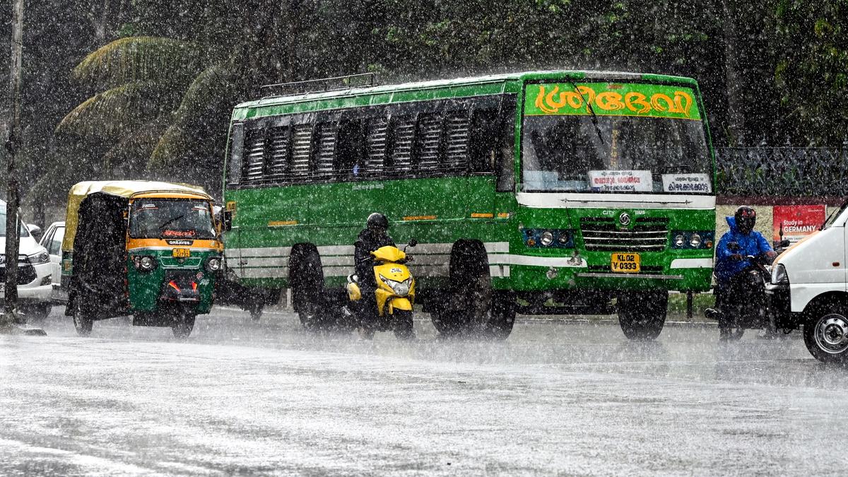 Heavy rains lash central and southern Kerala; Orange alert issued for Pathanamthitta, Idukki