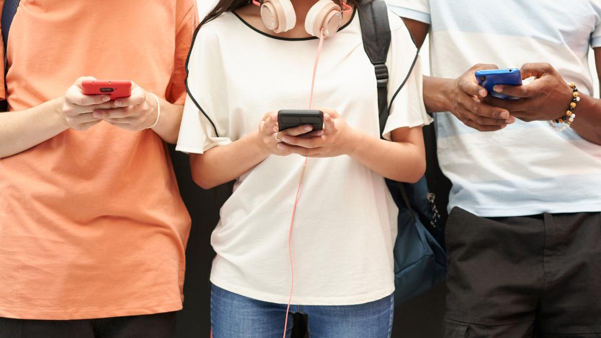 Over 6 lakh lost and stolen phones recovered via Sanchar Saathi ...