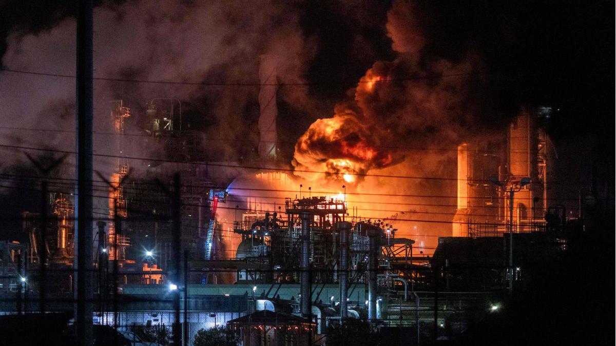 US Chevron refinery explosion: Fireball seen miles away in California ...