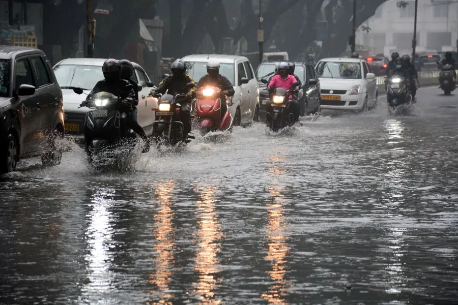 Tamil Nadu weather update: Heavy rain and thunderstorms expected in 10 districts