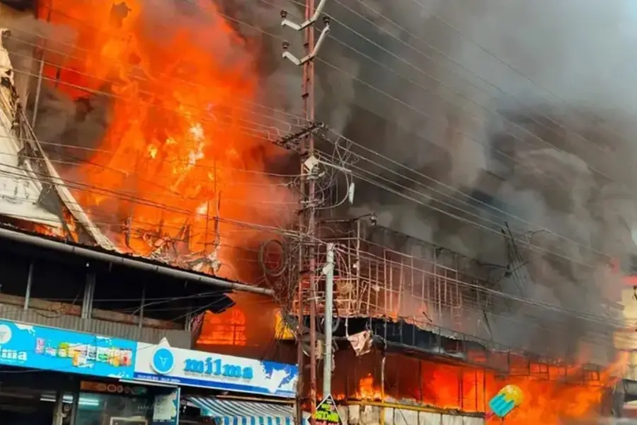 Massive fire engulfs shops near Taliparamba bus stand; 12 fire units ...