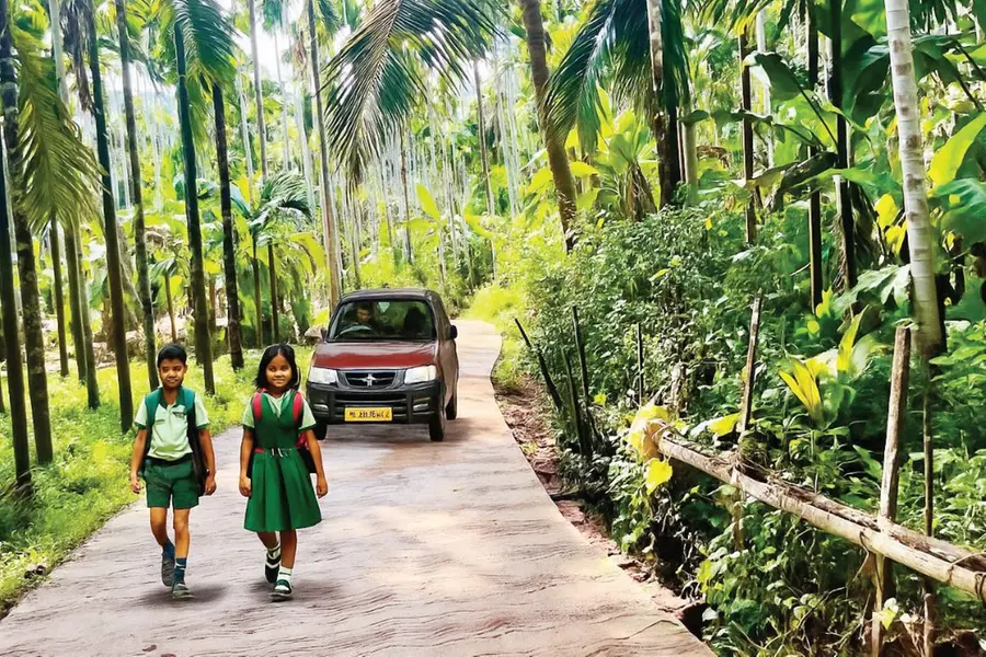 കരിച്ചേരി റോഡ്: നാടിന്റെ വികസനത്തിന് നാട്ടുകാരുടെ മാതൃക | Mathrubhumi