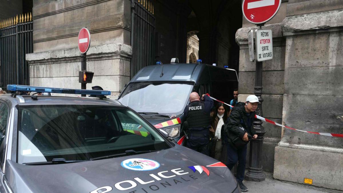 Israel intel firm says contacted by Louvre to help in stolen jewel search